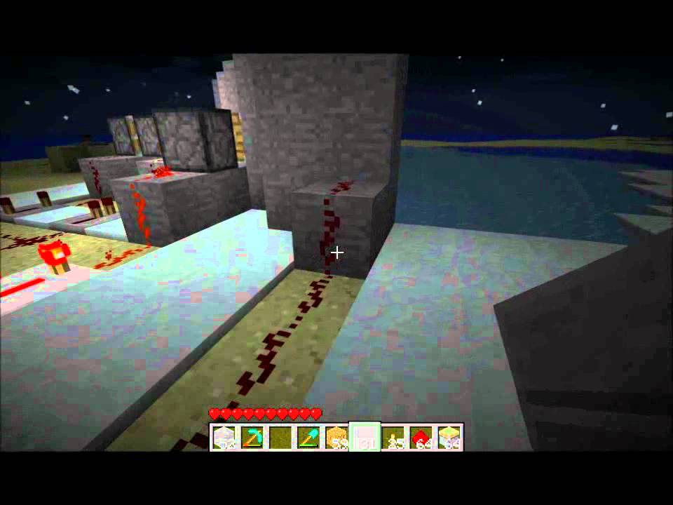 Minecraft - Simple Piston latch in action - YouTube