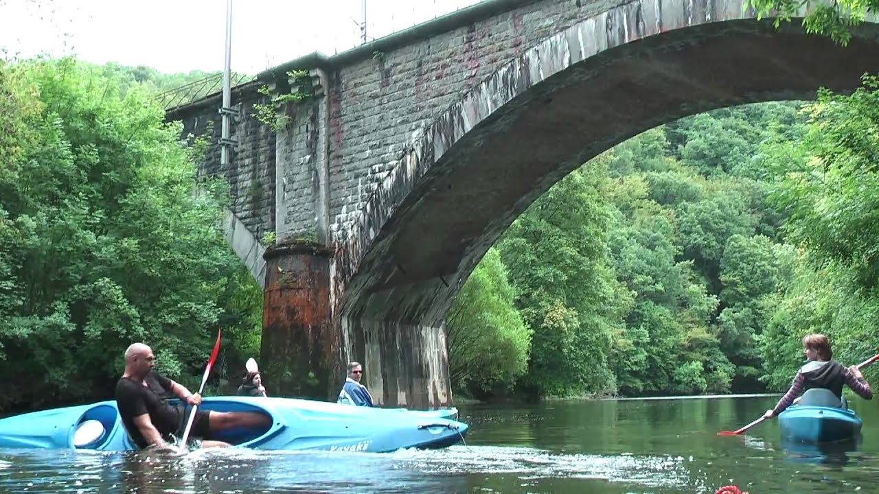 canoe capsize very funny_Aart kano gaat kopje onder in de Lesse - YouTube