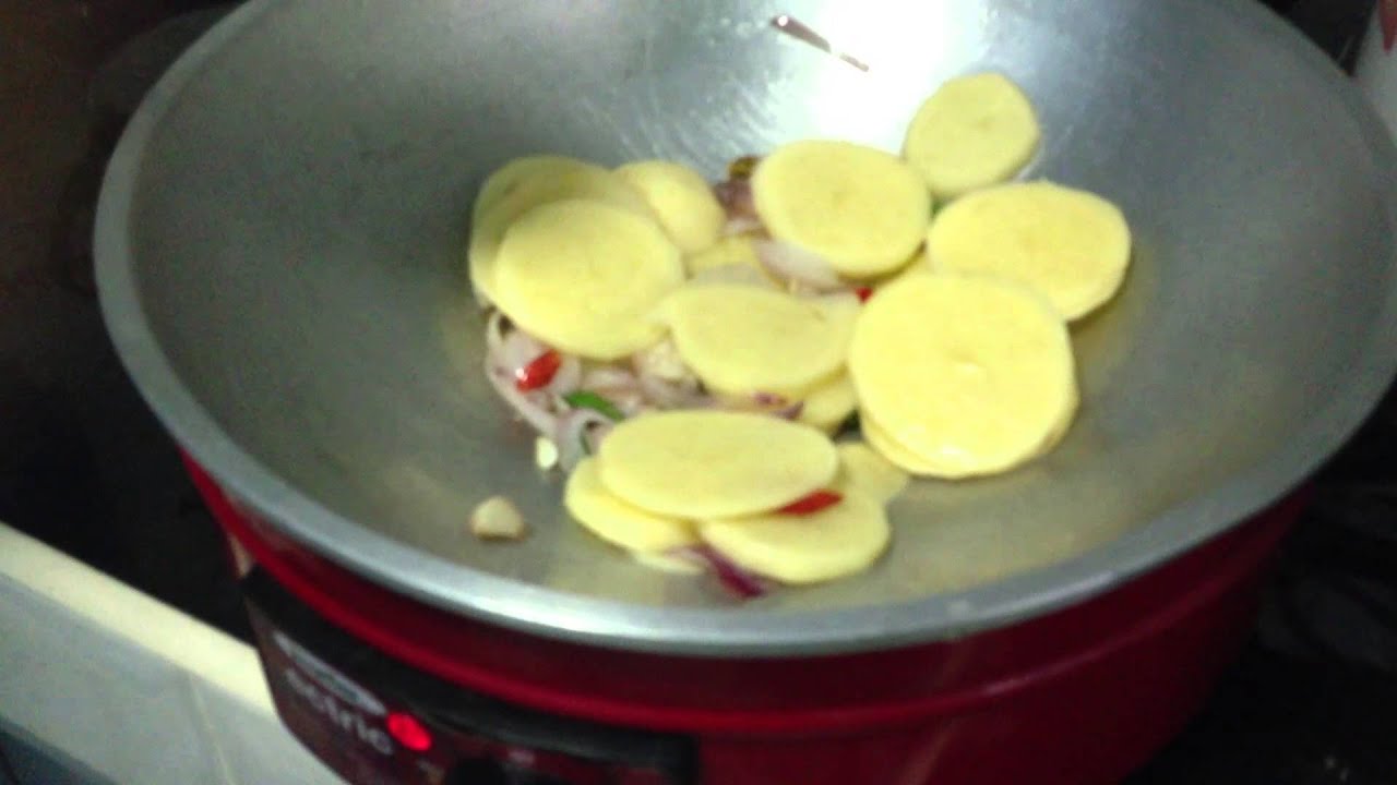 Bhutanese Dish Potato with Cheese Kewa Datshi - YouTube