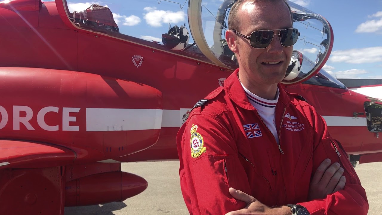 Royal Air Force Red Arrows: Red 2 Damo Green - YouTube