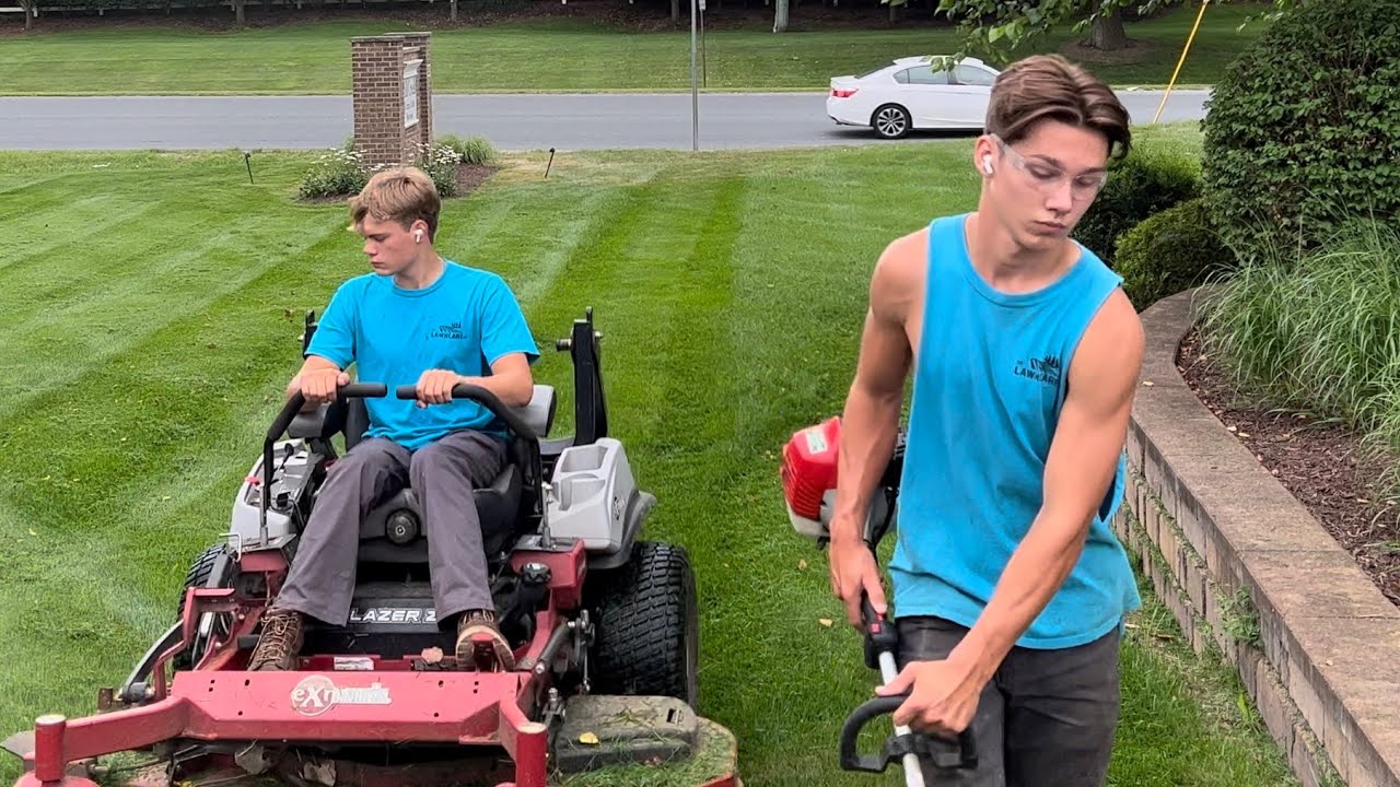 Mowing Vlog!! Cutting grass with a 3 man crew! - YouTube