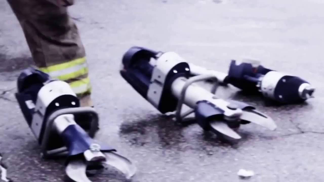 Hurst Jaws of Life eDRAULIC S 311E Cutter - YouTube