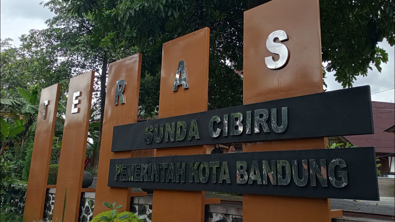 Lestarikan Budaya Sunda Dengan Wisata Kesenian Teras Sunda Cibiru - YouTube