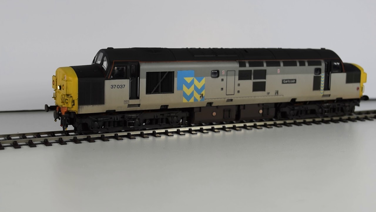 Bachmann class 37 fitted with Legoman sound. - YouTube