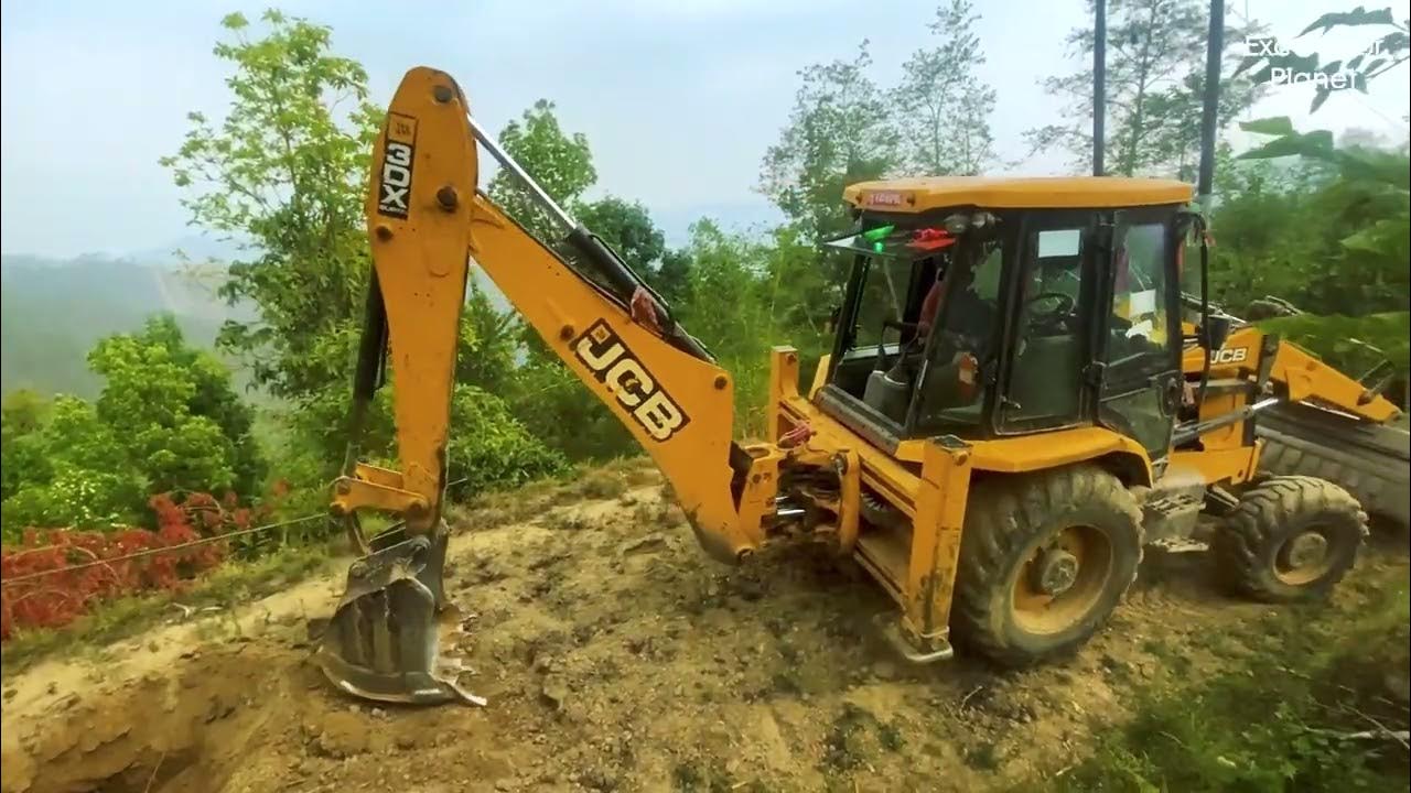 JCB Backhoe Digging Hole for a Tree: Watch How a Tree is Planted ...