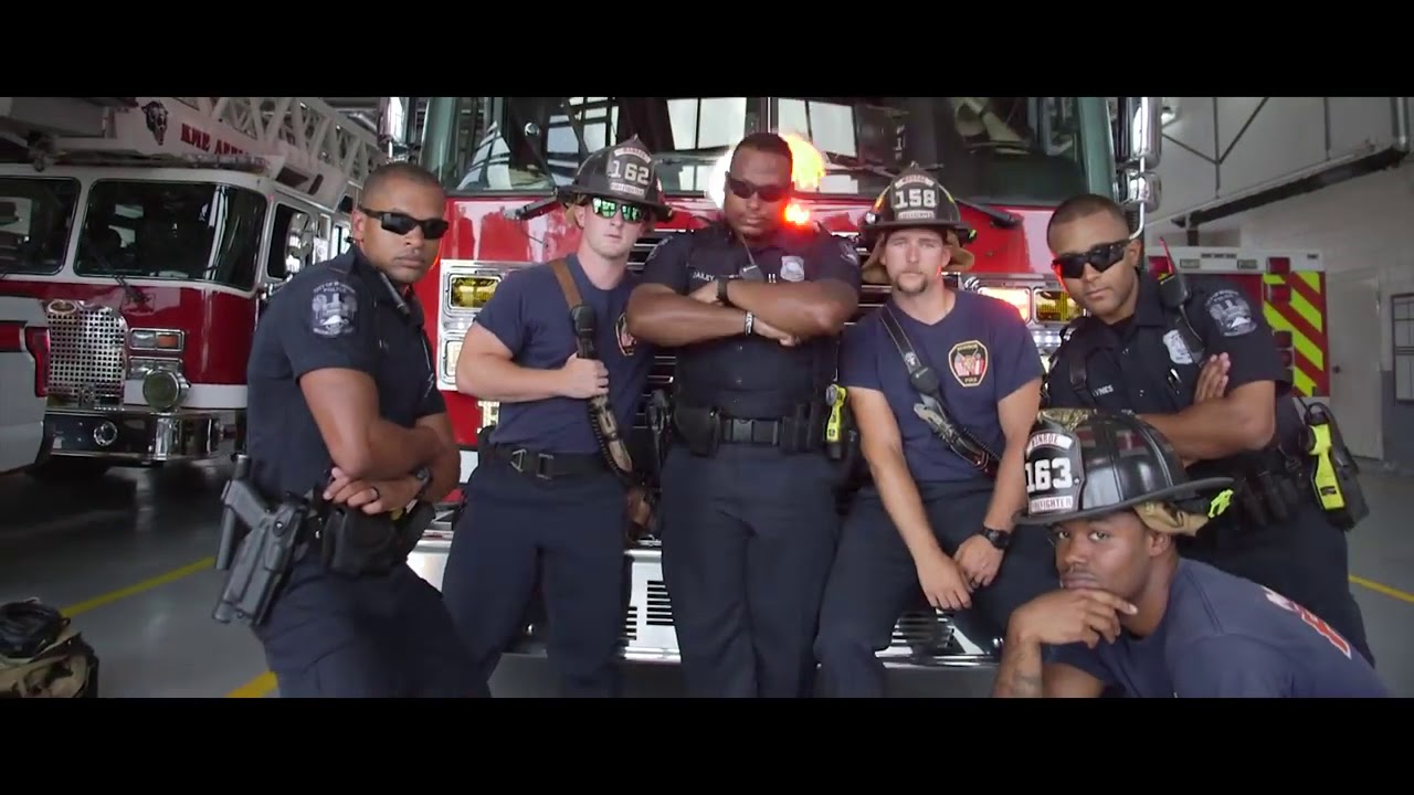 POLICE UPTOWN FUNK - COPS CAN'T STOP THE FEELING - YouTube