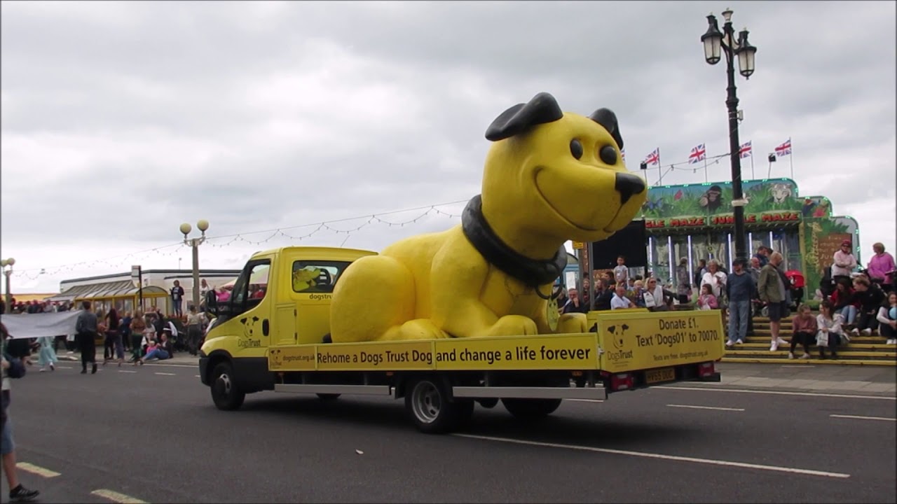Vlog 413 Worthing carnival procession 2018 - YouTube