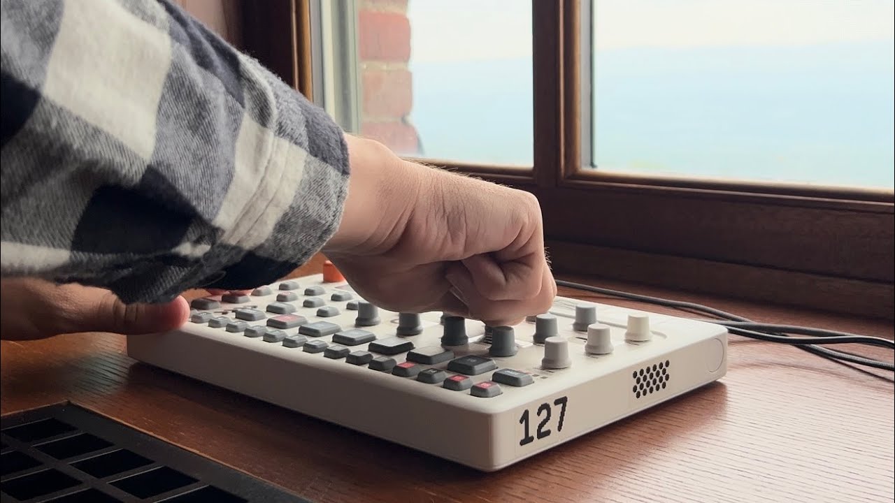 Ambient Pads Beat | Elektron Model:Samples - YouTube