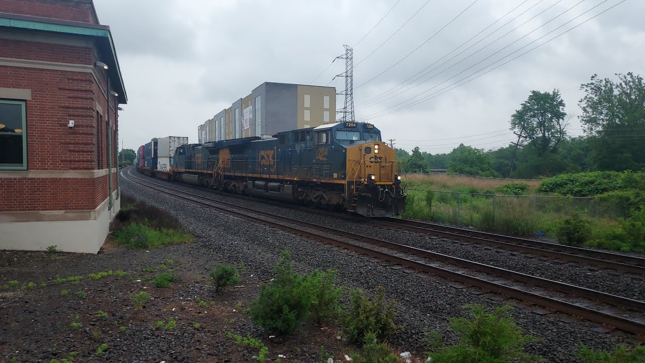 CSX 7204 CM44AC Leads I104 through Bound Brook! 6/7/25 - YouTube