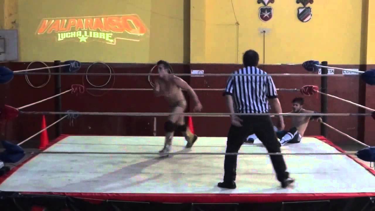 Spinning facebuster and Corner Cannonball Senton - YouTube