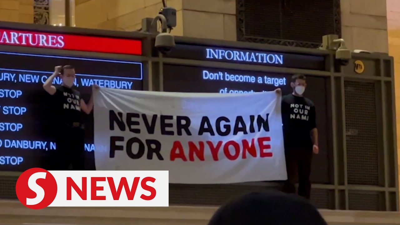Protesters shut New York's Grand Central, seeking Gaza ceasefire - YouTube