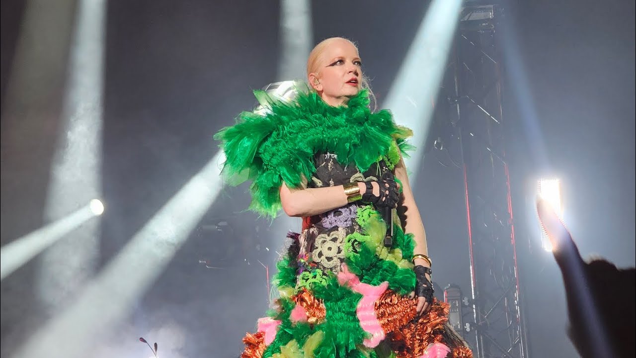 GARBAGE | Chile 2025 | You Look So Fine (Shirley Manson speech) - YouTube
