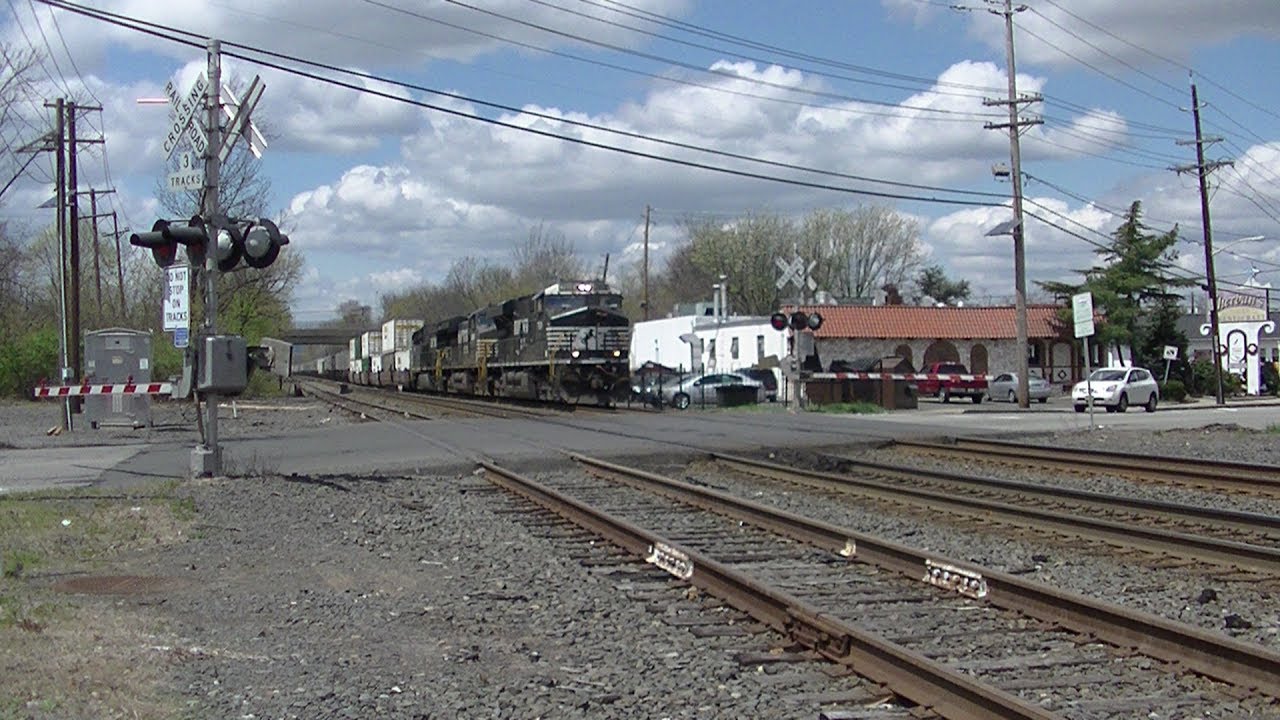 Motorist drives around lowered gates ahead of fast-moving train - YouTube