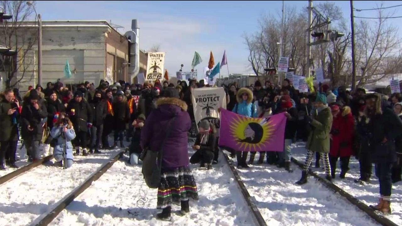 Protestors block rail tracks through Toronto - YouTube