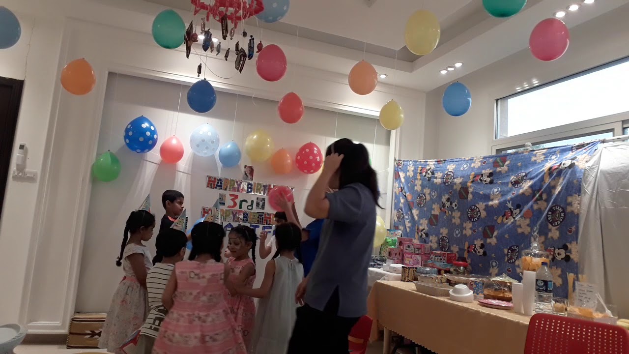 Popping balloons (boys) - YouTube