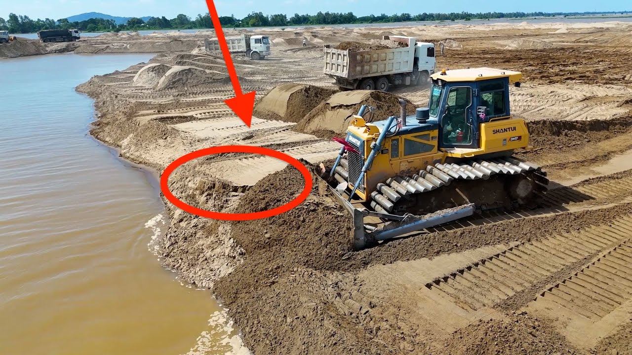 EP06!Amazing ! SHANTUI DOZER Pushing Sand Bubbles out in the water ...