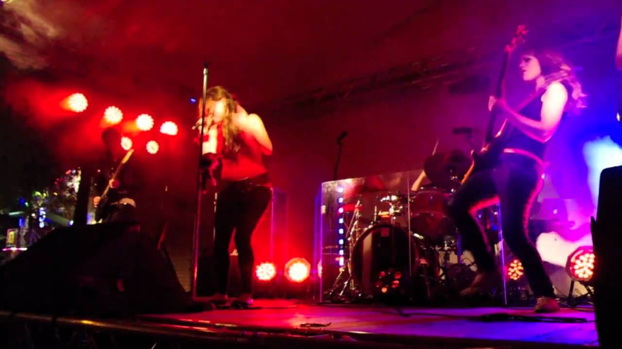 Ruby Red - Sex On Fire (11-09-'10) - YouTube