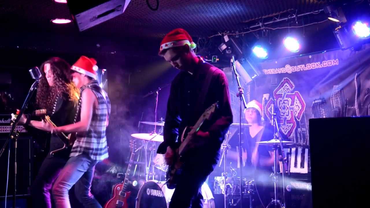 Grind House [INTRO] - In Between (OFFICIAL LIVE VIDEO) HD - YouTube