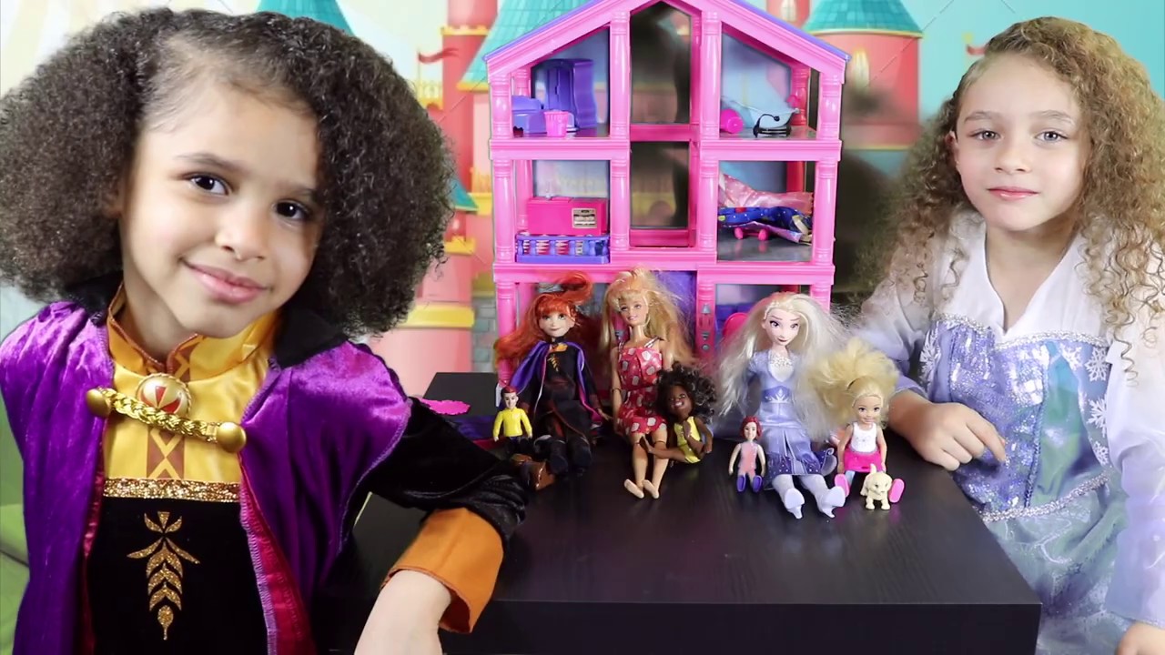 FROZEN 2 ANNA AND ELSA PLAYHOUSE!! KIDS PLAYING WITH DOLLS - YouTube