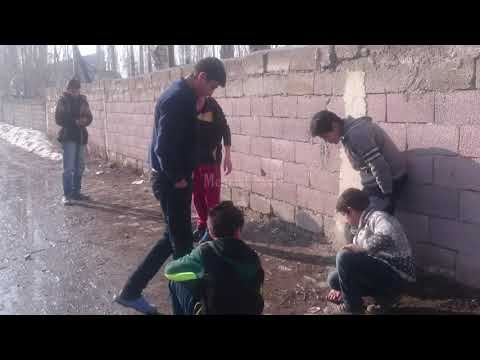 Sokakta Bilye Oynayan Arkadaş Grubu | Gezi Meraklısı | 2016 |