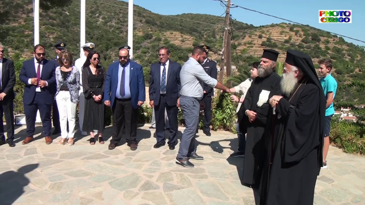 ΔΕΗΣΗ ΚΑΙ ΚΑΤΑΘΕΣΗ ΣΤΕΦΑΝΩΝ ΣΤΟ ΜΝΗΜΕΙΟ ΠΕΣΟΝΤΩΝ ΚΑΡΑΒΑ ΚΥΘΗΡΩΝ 1-9 ...