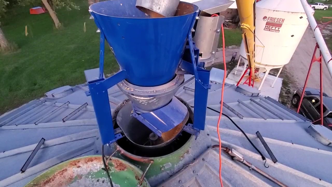 Pre-spreader grain spreader - YouTube