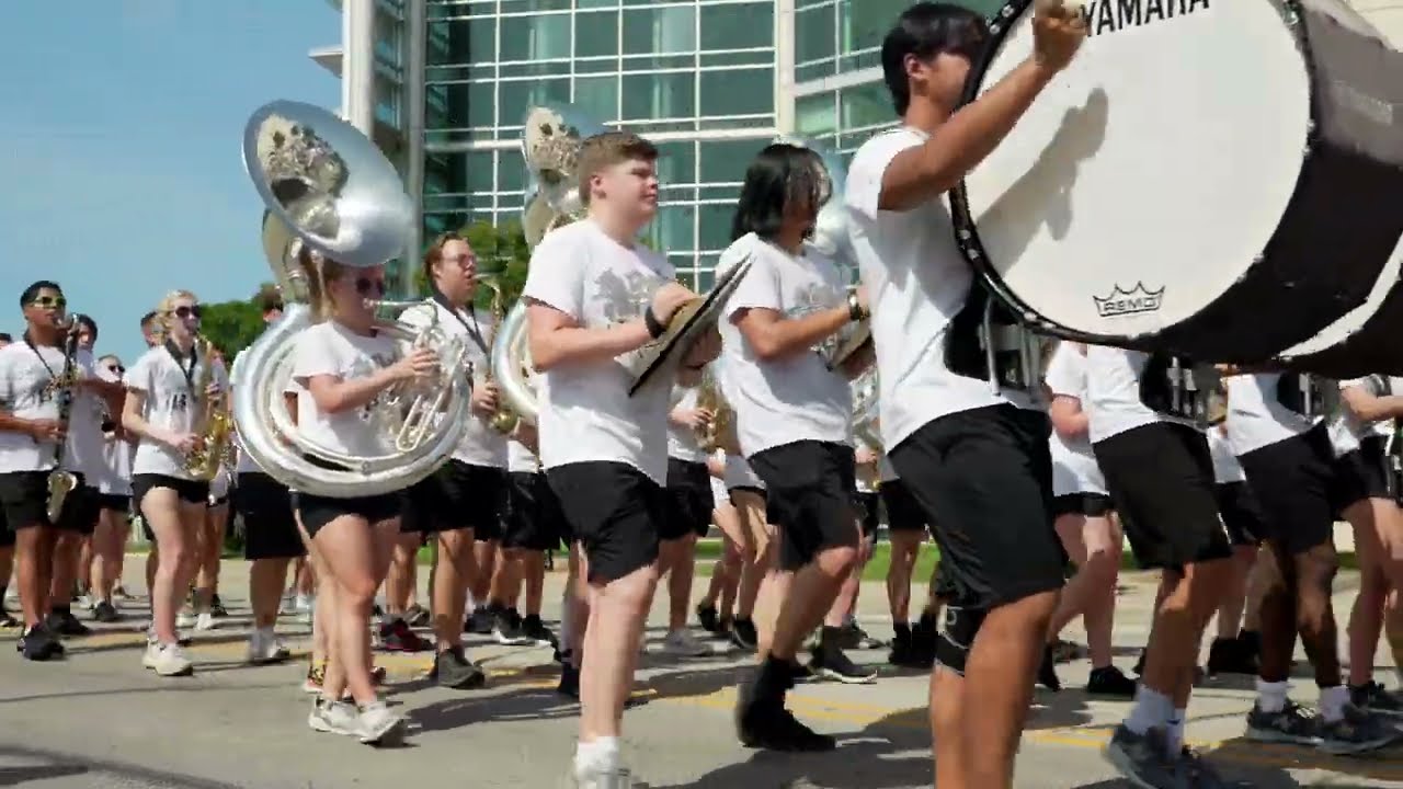 Rooster Day's Parade 2022 - YouTube