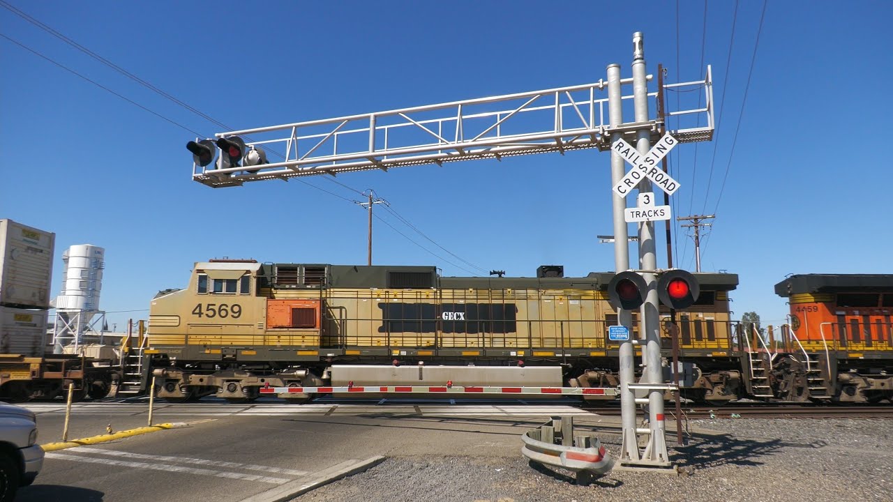 BNSF 5283 Z-Train Intermodal With GECX North - Patterson Rd. Railroad ...
