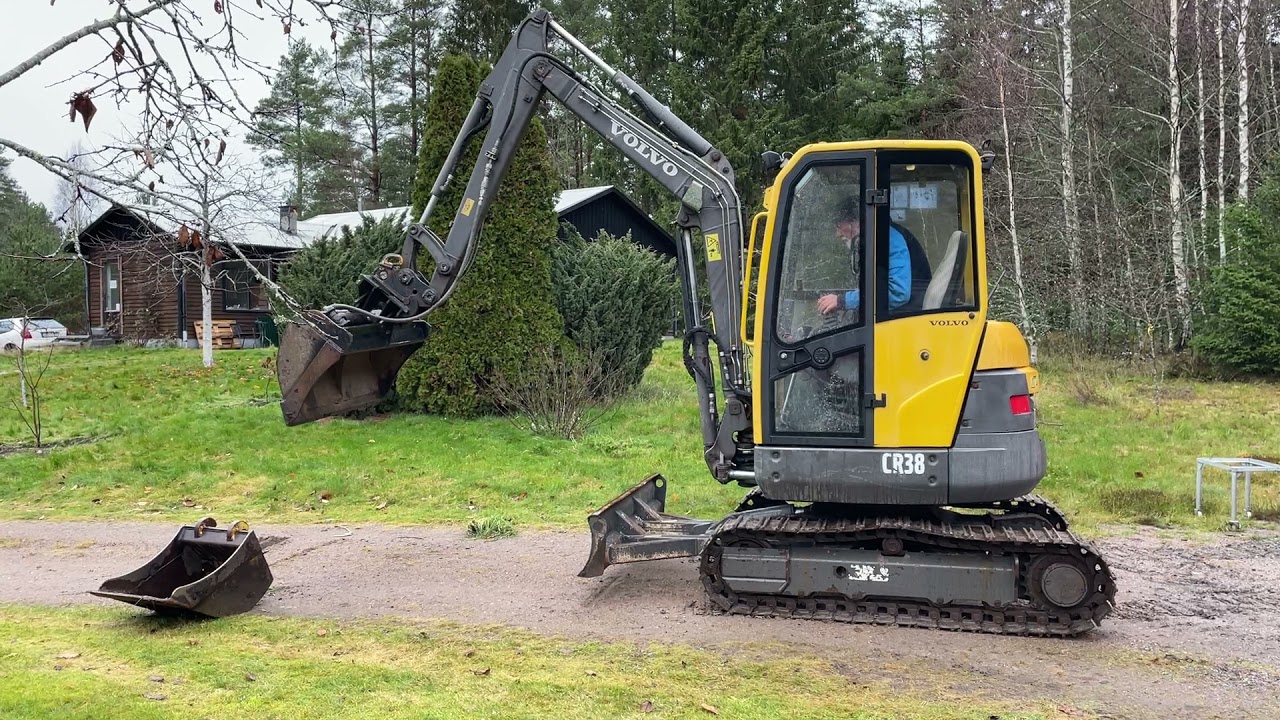 Volvo CR38 med redskap - YouTube