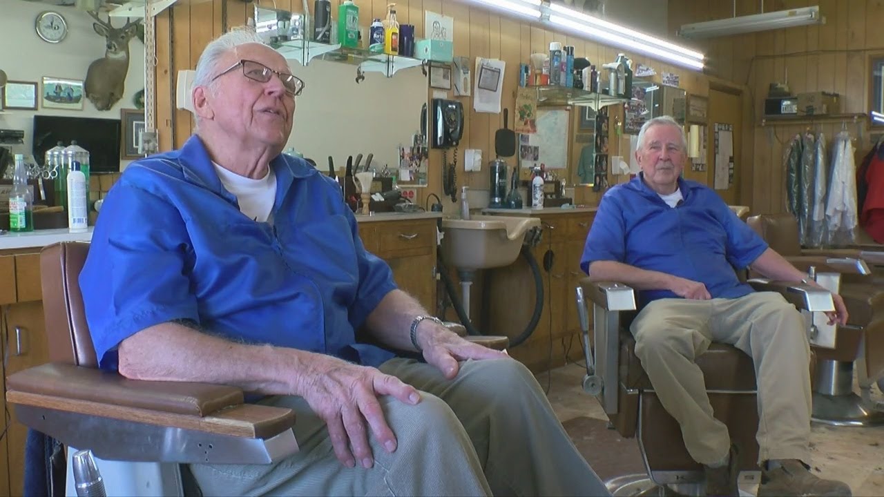 2 Barbers, Both In Their 80s, Don't Plan On Retiring - YouTube
