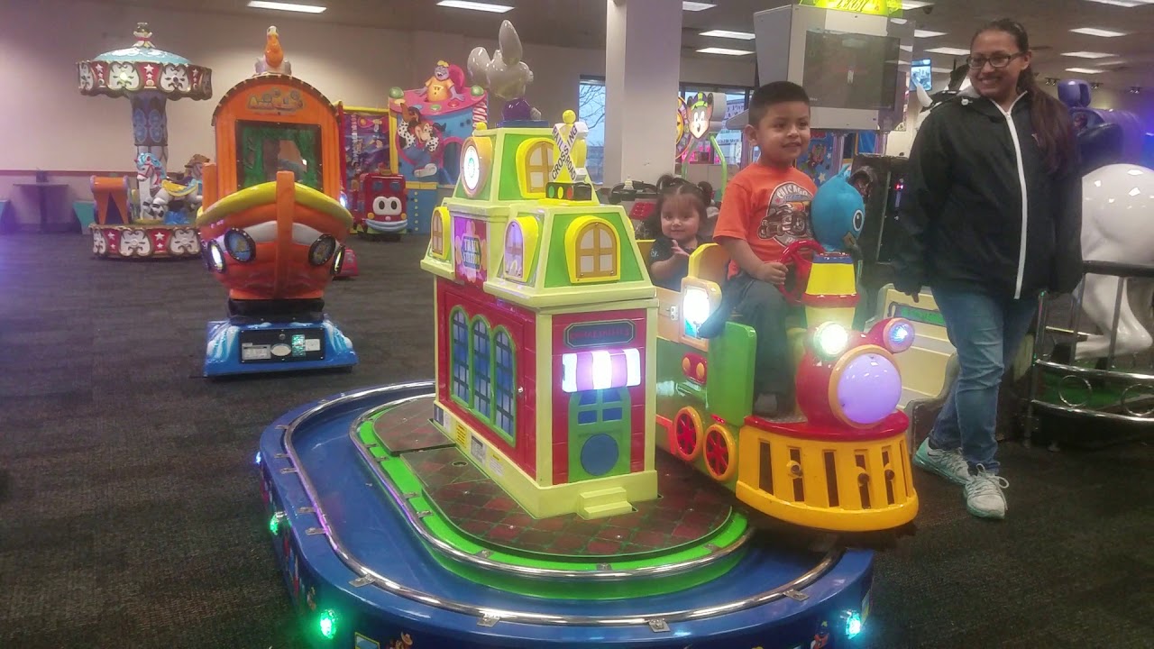 Jordan & Shakira Chuck E Cheese Train Ride - YouTube