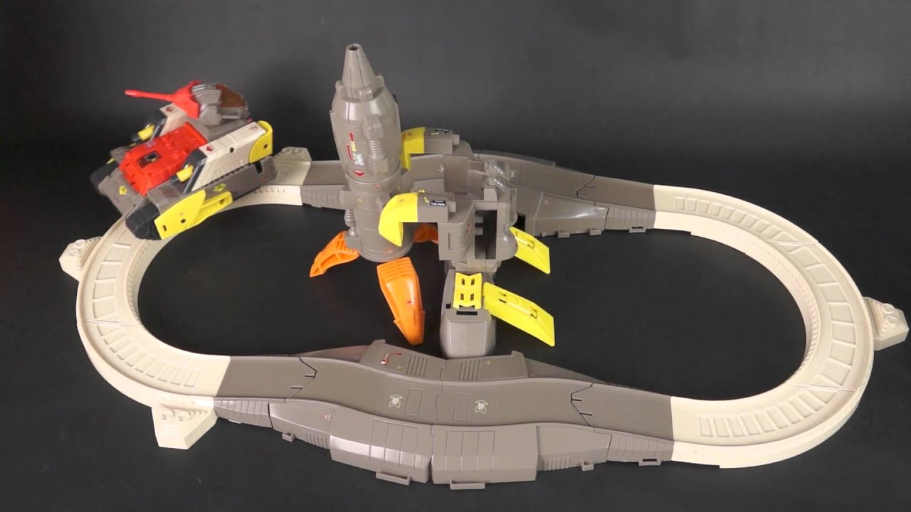 Transformers Omega Supreme guards the space rocket! - YouTube
