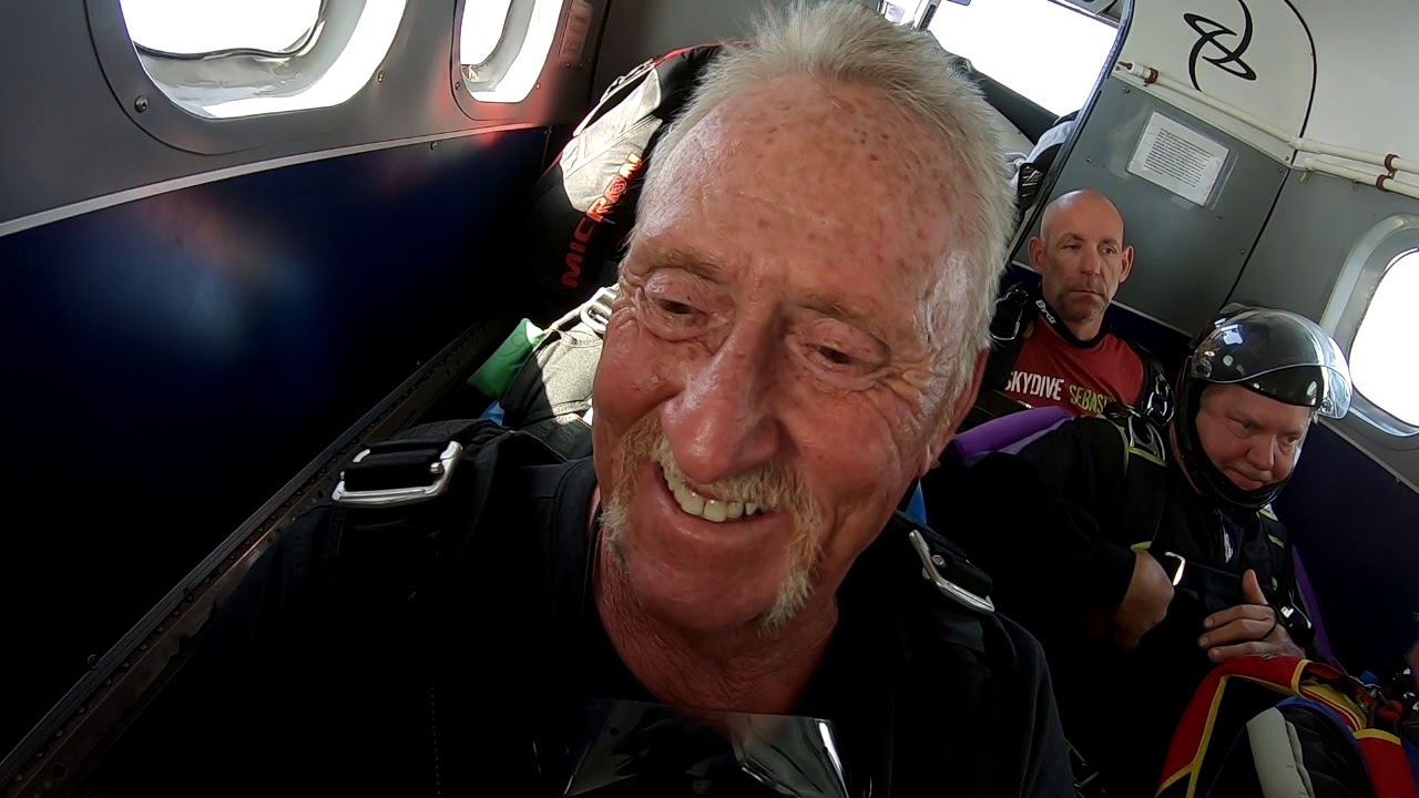 Skydive Sebastian - Stephen's Skydive - YouTube