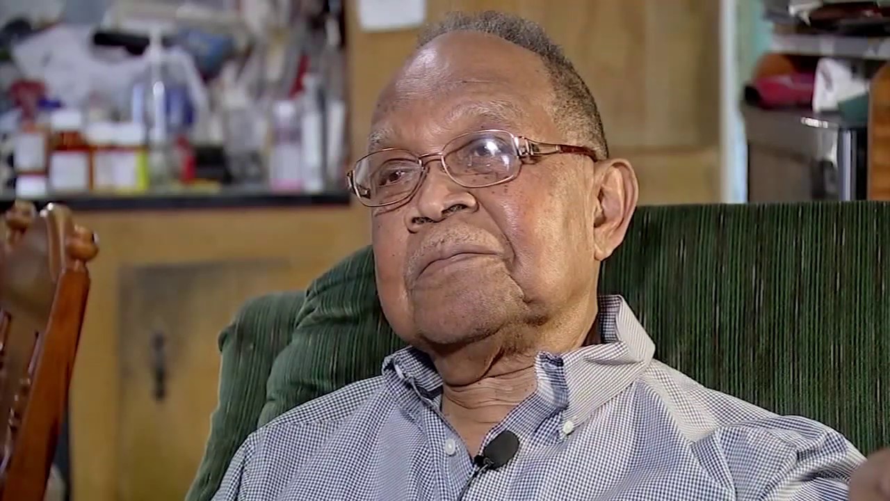 Houstonian hasn't missed an election since 1964 - YouTube