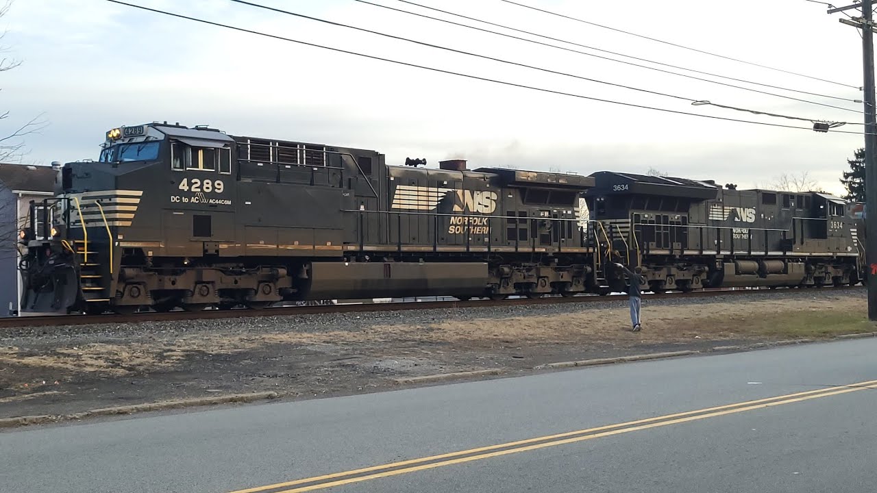 NS 4289 Leads 64R w/ ET44 Through Creighton, PA | 12-16-23 - YouTube