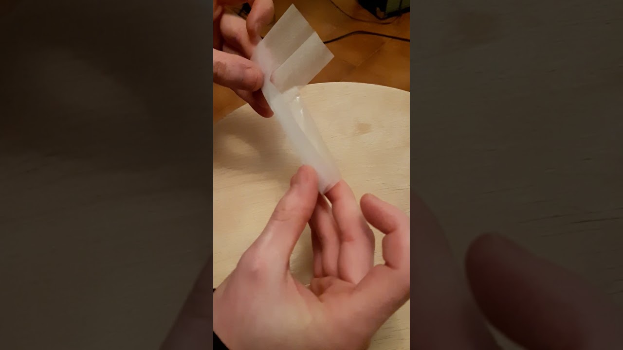 How to roll with two small papers (English version) - YouTube
