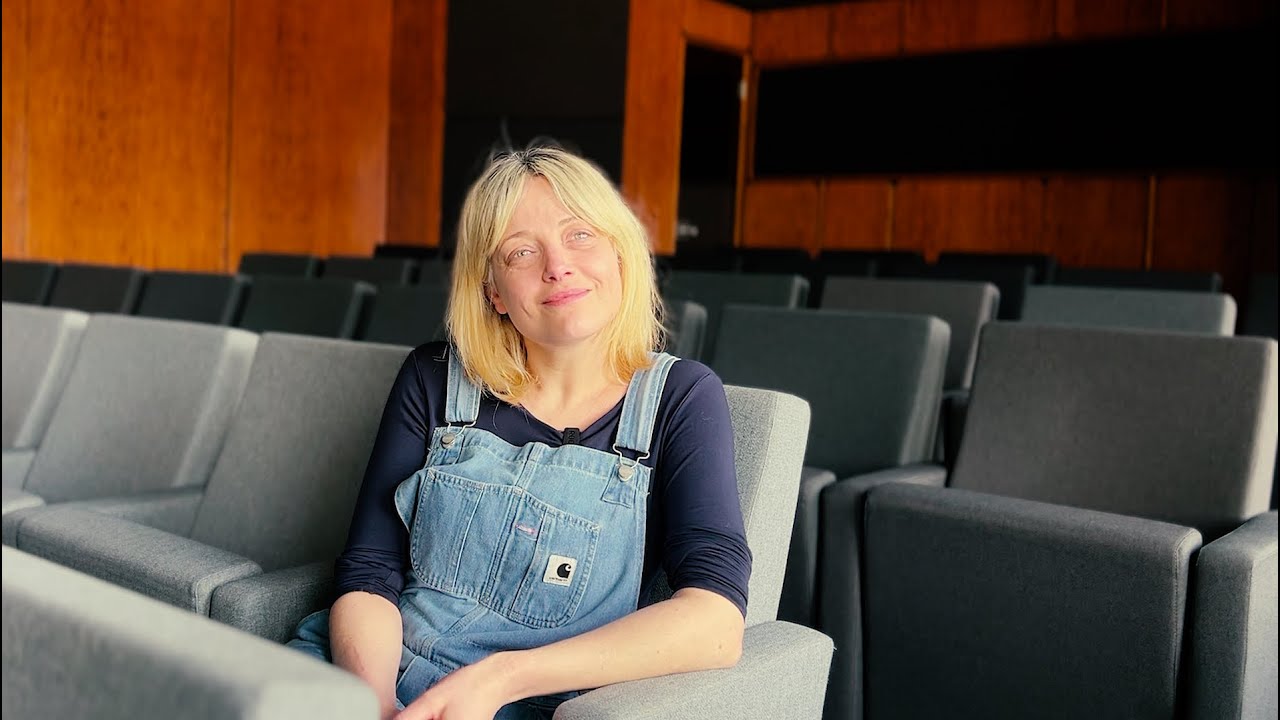 2mn avec... Laura Sepul, à propos d'Attraction - YouTube