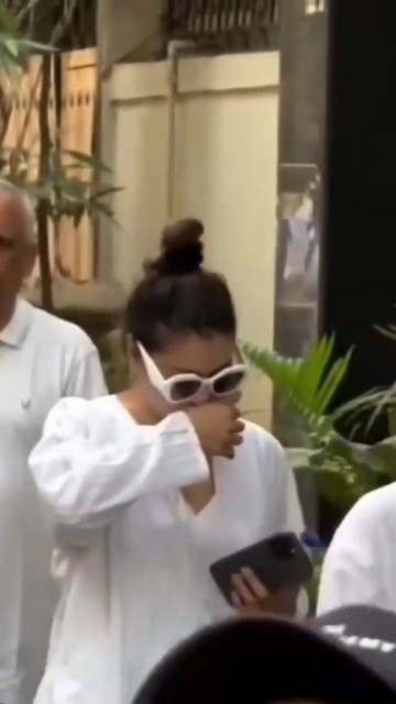 Kajol Devgan started crying remembering her beloved uncle Dev Mukherjee ...