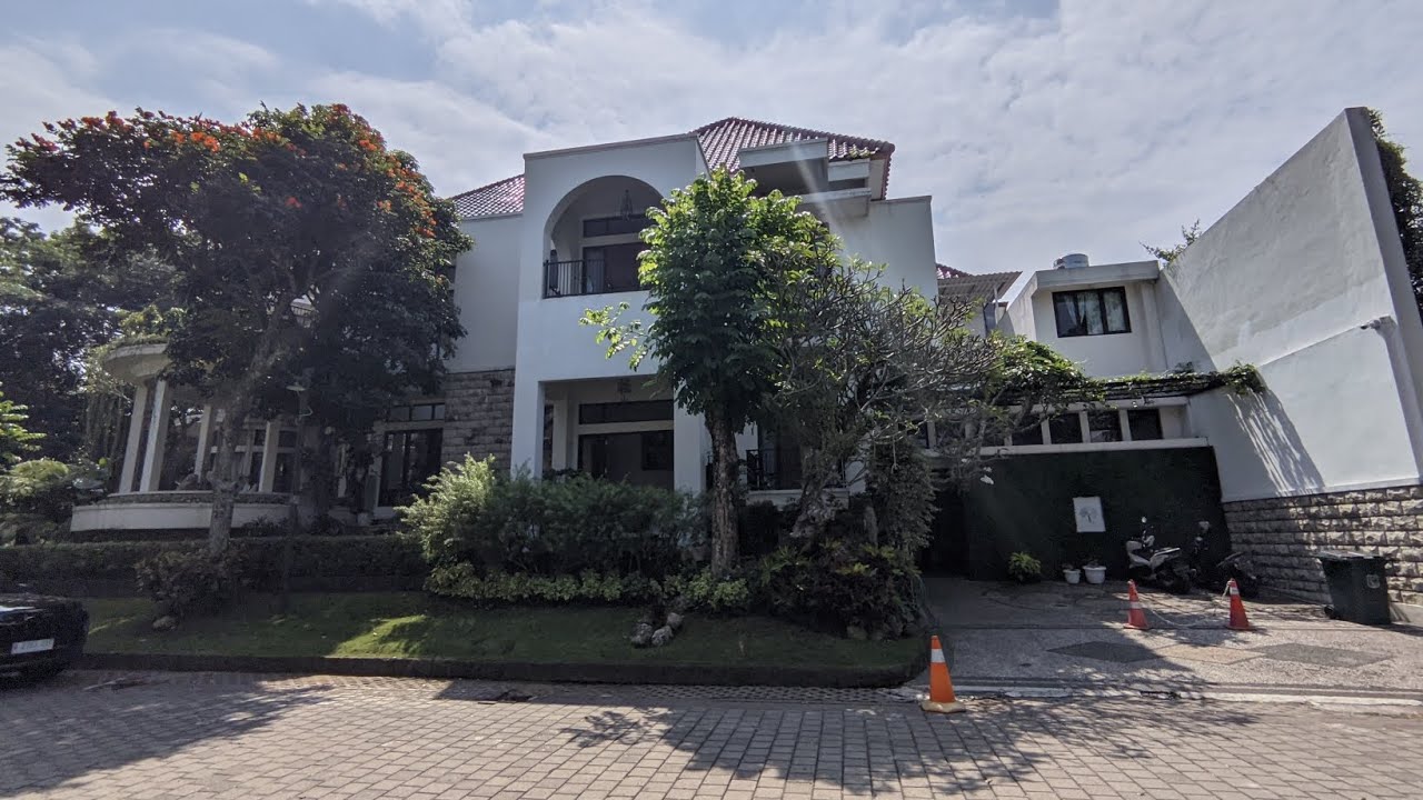House Tour Green Trees Guest House di Malang - YouTube