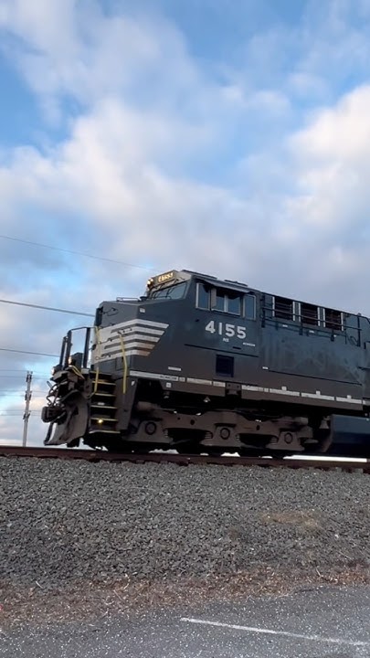 Norfolk Southern train H17 running light to Abrams yard. - YouTube