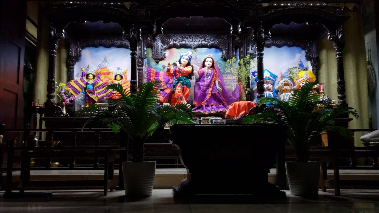 [Japan] ISKCON Tokyo (Shri Krishna Temple), Night Prayer - YouTube