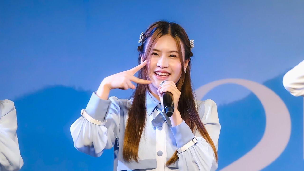 2565 - Angel CGM48 @ 5th Single Roadshow MBK Center 230219 Fancam 4K ...