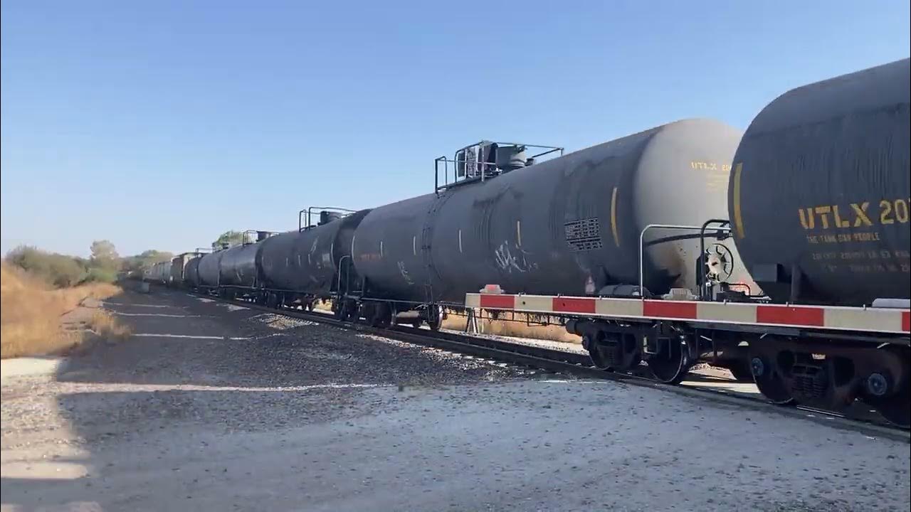 County Road P11 railroad crossing, UP 9002 Manifest, Arlington, NE - YouTube