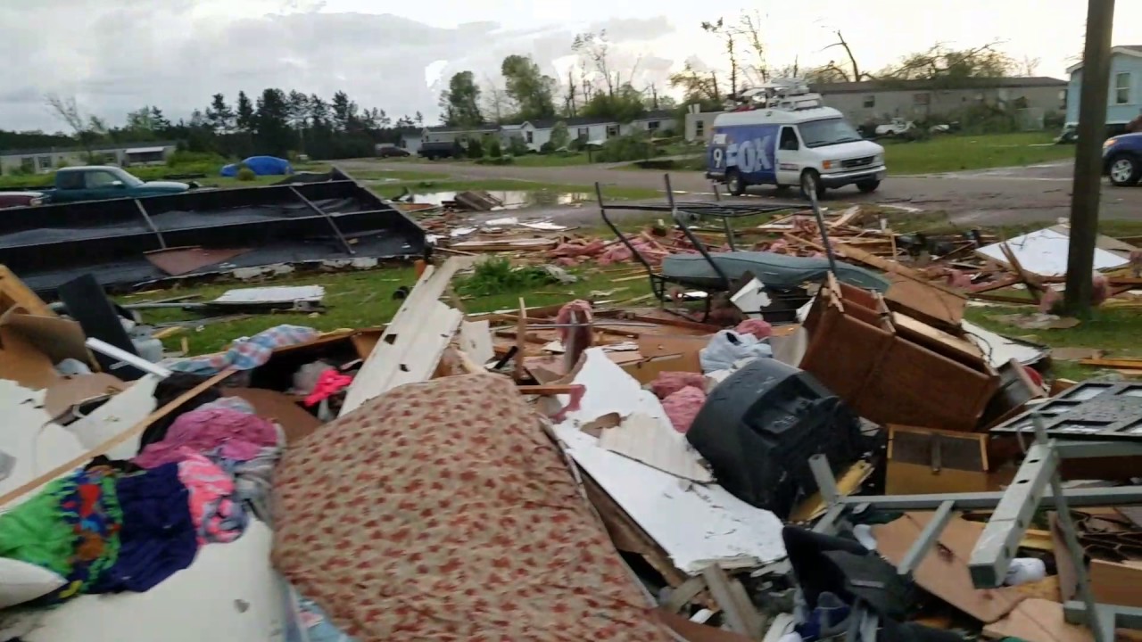 Chetek Wisconsin tornado damage - YouTube