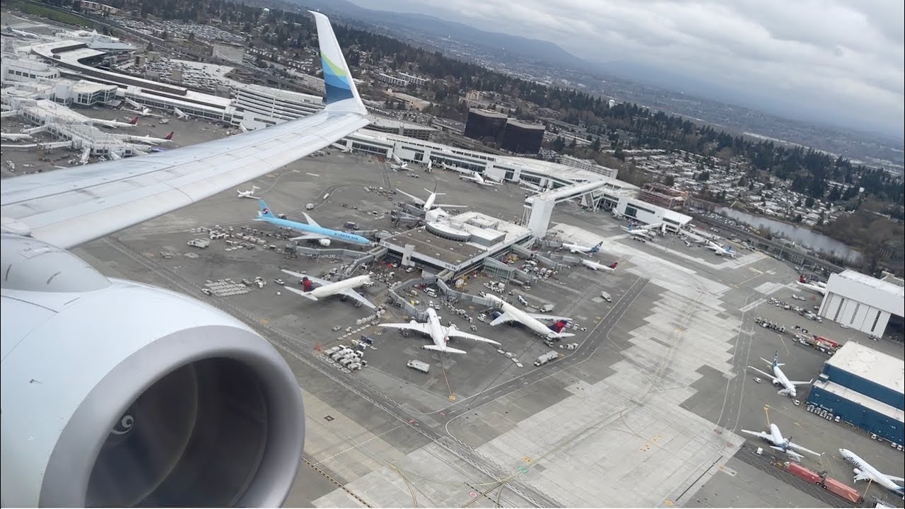 Alaska Airlines Boeing 737-900ER (Winglets) Takeoff from Seattle-Tacoma ...
