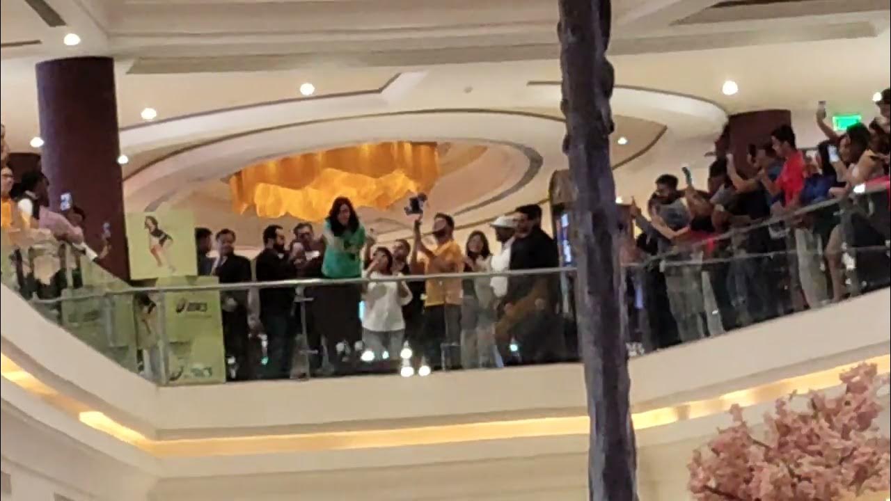 #shrdhakapoor in palassio mall lucknow #viralvideos #newvideo - YouTube