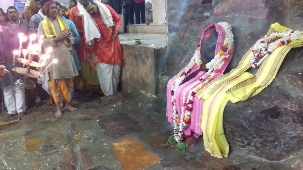 Ishu kaushik giriraj ji mukharvind na mangla darshan - YouTube