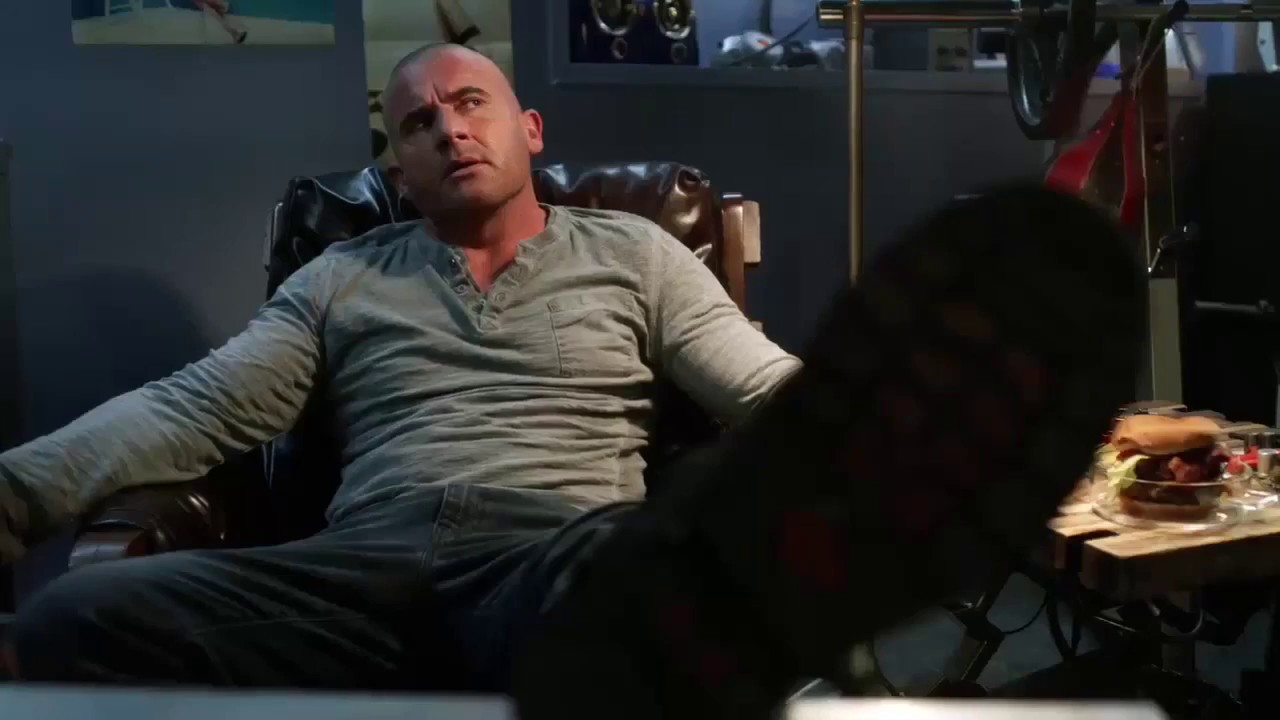 Legends // Arrow | Shoot Em Down - YouTube