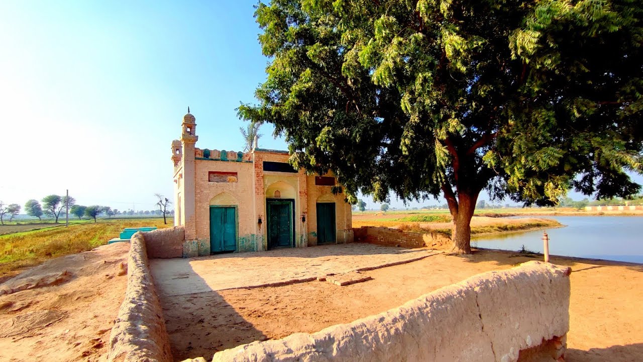 Beautiful Mud Mosque In Shujabad // Gaon mein Ek Khubsurat Masjid - YouTube