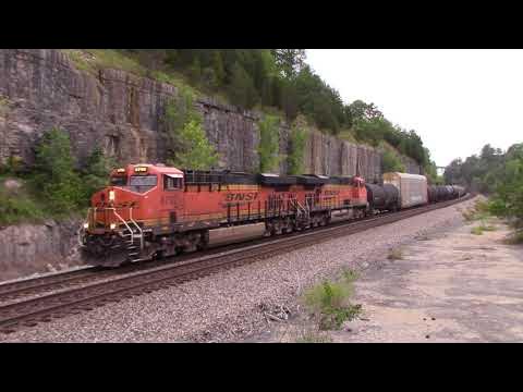 BNSF #6792 leads a NS manifest at Tateville, KY - YouTube